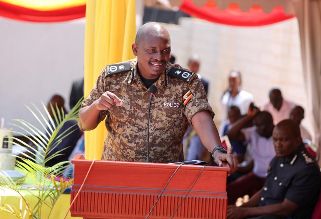 CDF Gen. Muhoozi Threatens to Arrest CID Boss Tom Magambo - Kyaggwe TV